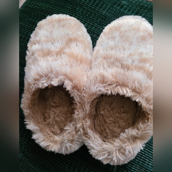 Shoes | Like New Cozyfuzzy Mule Style Slippers Grips On The Bottoms ...